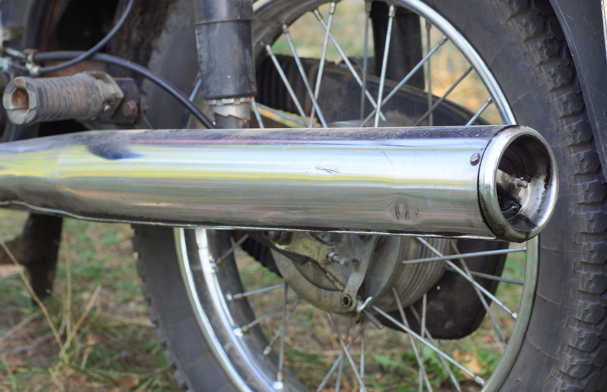 How to clean an exhaust pipe on a motorbike | GT85 Blog