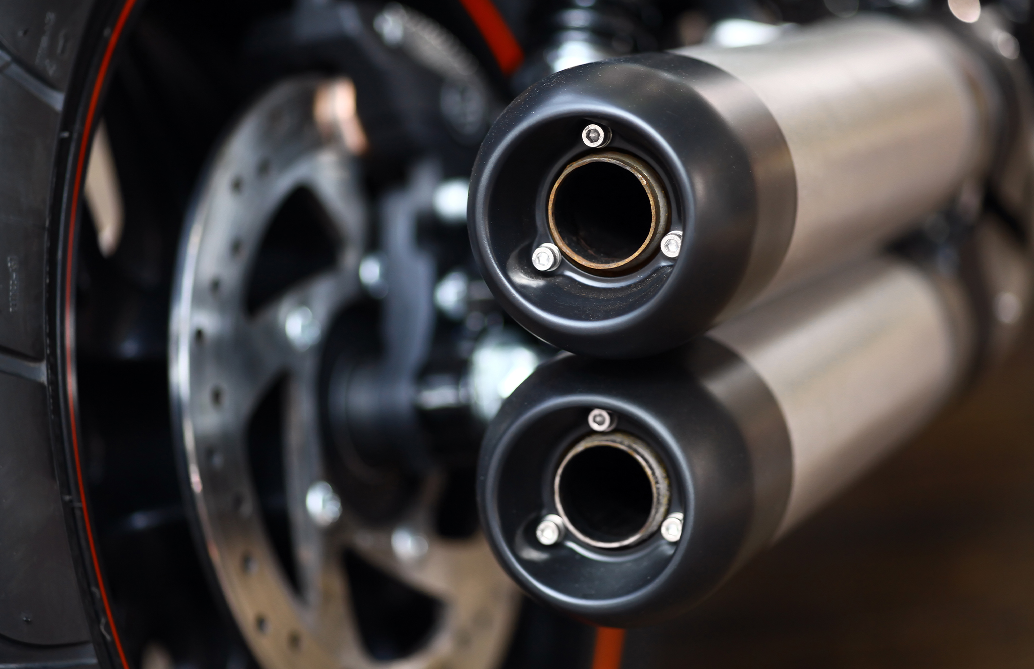 How to clean an exhaust pipe on a motorbike | GT85 Blog